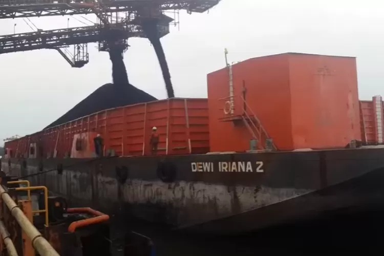 Viral Nama Kapal JKW Mahakam dan Dewi Iriana Angkut Tambang Raja Ampat ...